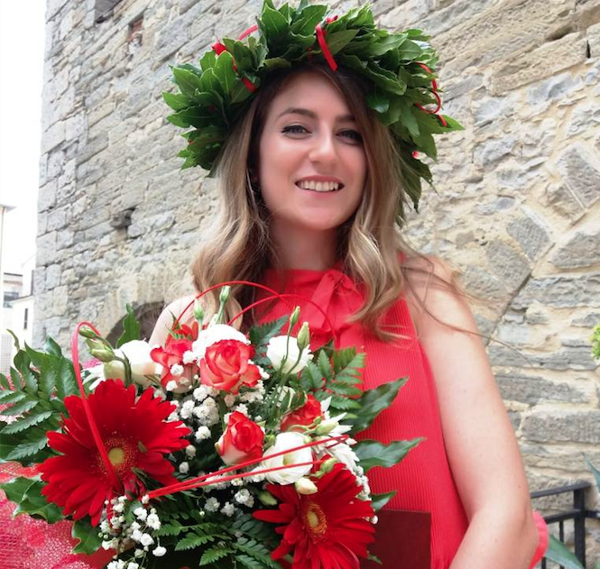 Confetti rossi per Francesca Amicarelli neo dottoressa in Matematica ...