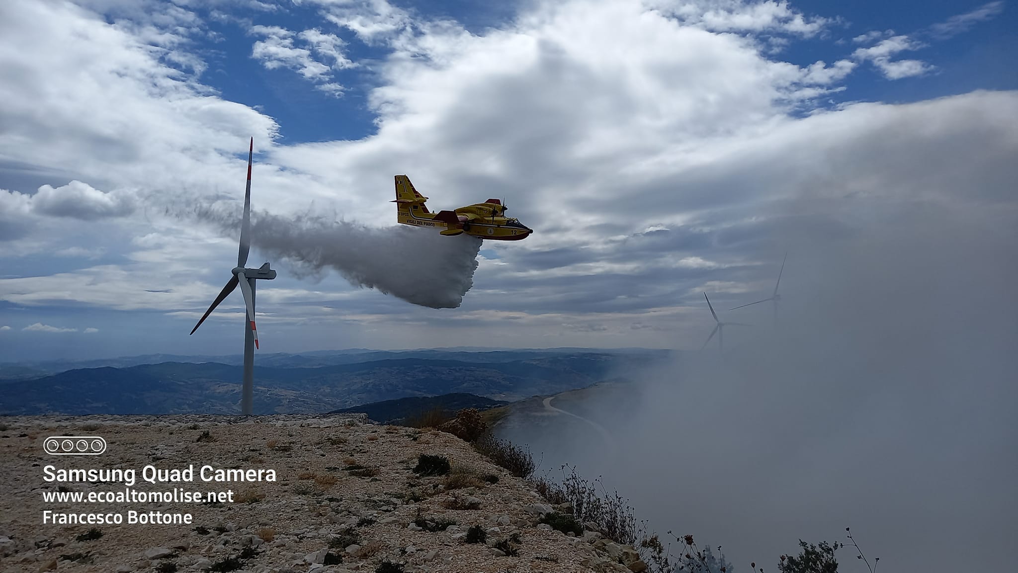 Tre canadair, un Erickson e l'elicottero Orso Bruno della Protezione ...