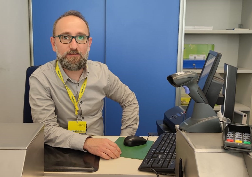 Dipendente Poste salva la vita ad un uomo praticando il massaggio ...