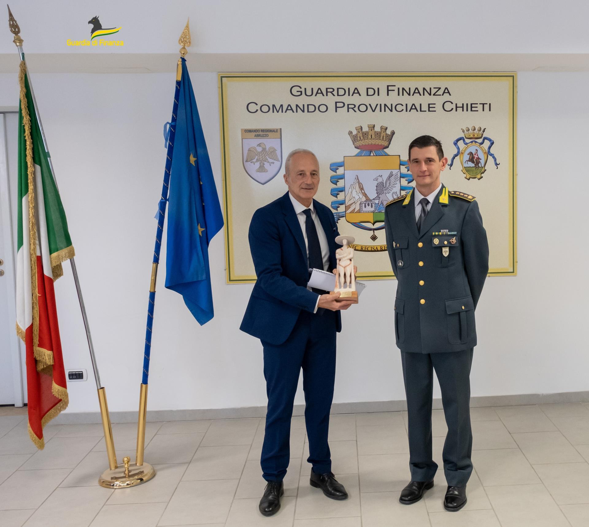 Il Prefetto Della Cioppa in visita al comando provinciale di Chieti ...