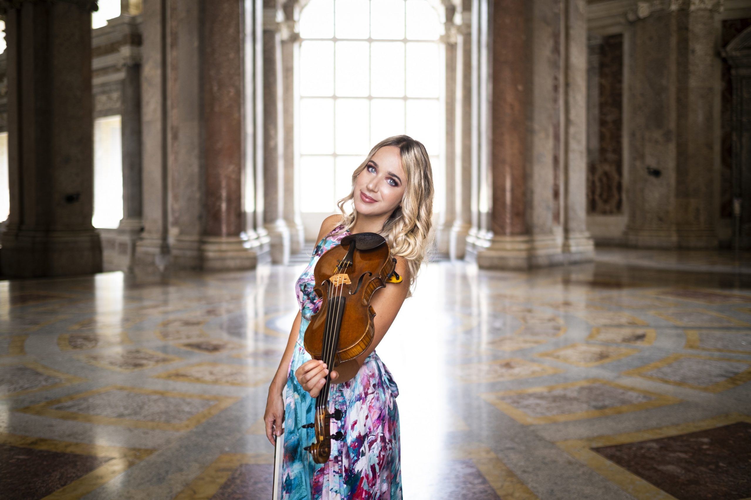 La stella del violino Anna Tifu ospite dell’Istituzione Sinfonica ...