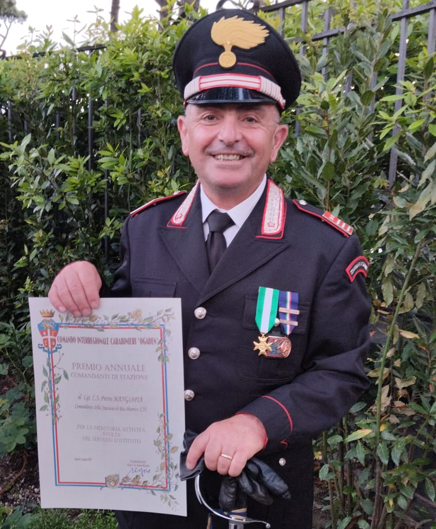Carabinieri: il comandante "Ogaden" premia il luogotenente Pietro Mangiapia - L'Eco