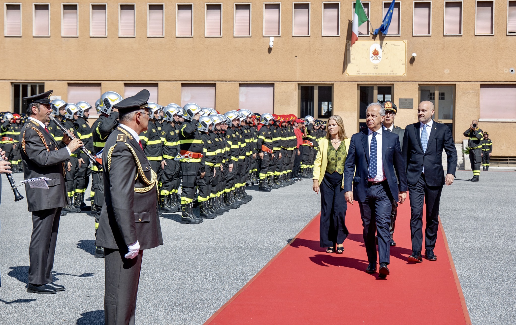 Vigili del fuoco, insediamento del capo Dall'Oppio. Il ministro Piantedosi: «Presidio di ...