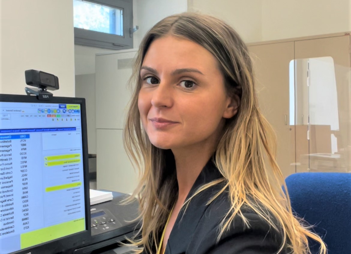 Poste assume: Syrgena Labi, 30 anni, albanese, direttrice dell’ufficio ...