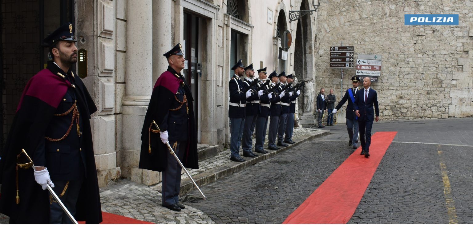 Polizia: il questore Della Cioppa consegna i riconoscimenti ai ...