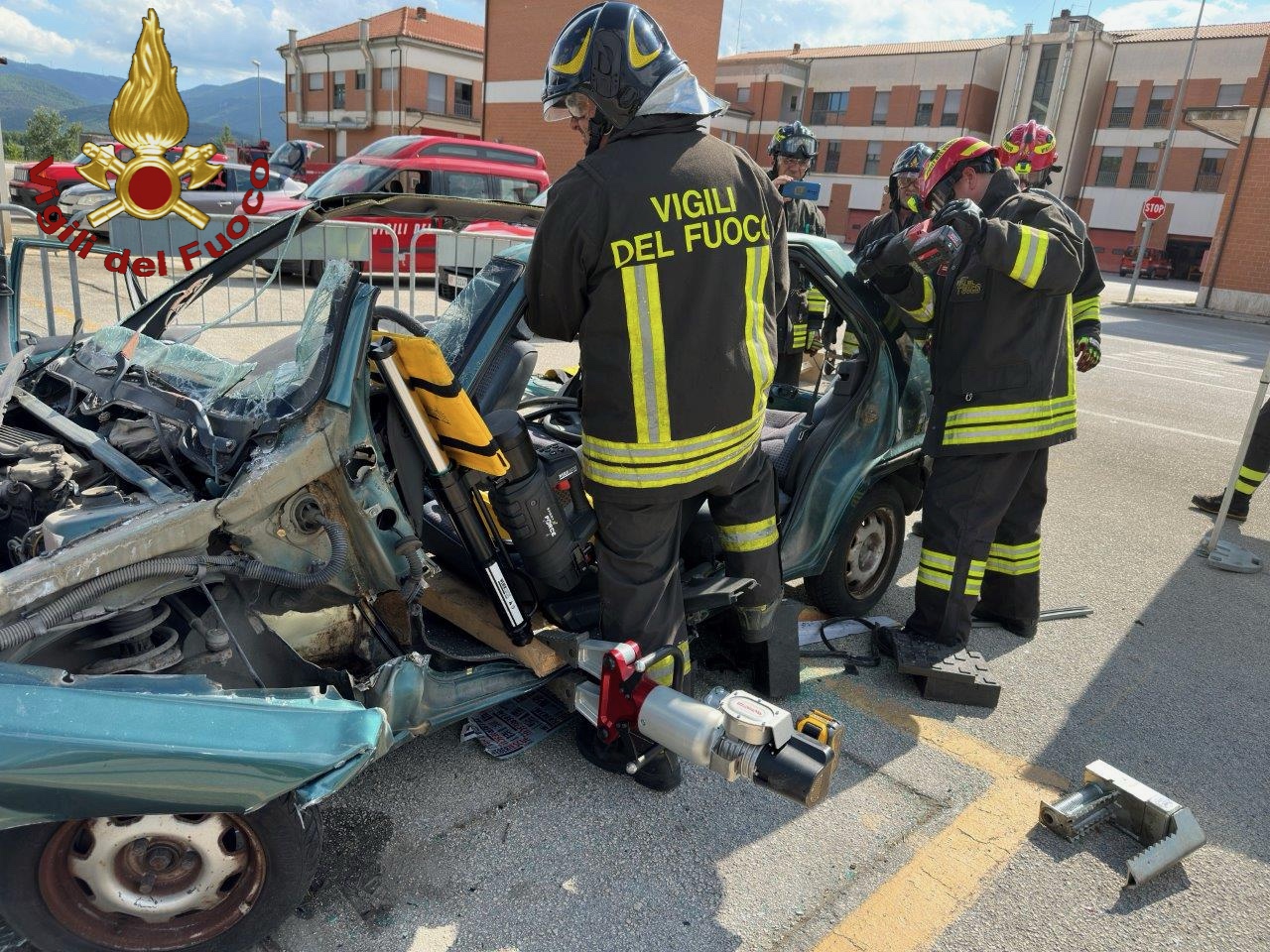 Tecniche di intervento in caso di incidenti stradali, aggiornamento continuo dei Vigili del ...