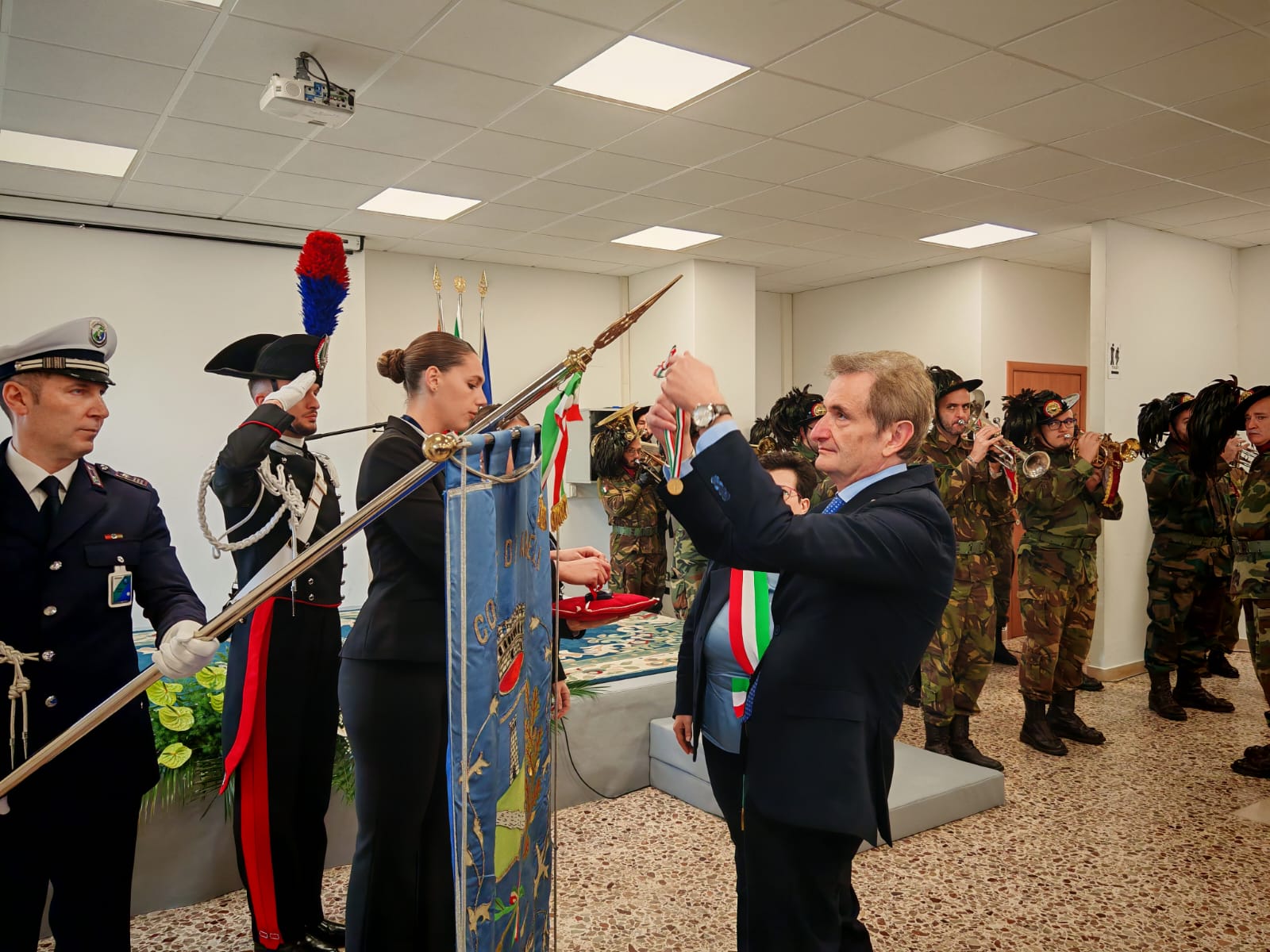 Medaglia d'oro al merito civile per il Comune di Arielli, onorificenza ...