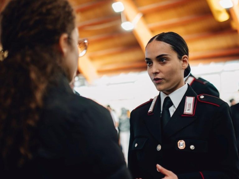 Truffano un'anziana e si fanno consegnare oro e preziosi, due campani ...