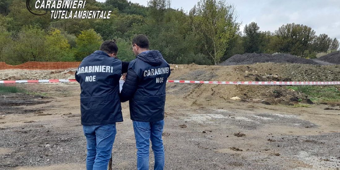 Gestione illecita di rifiuti e emissioni maleodoranti, il Noe dei ...